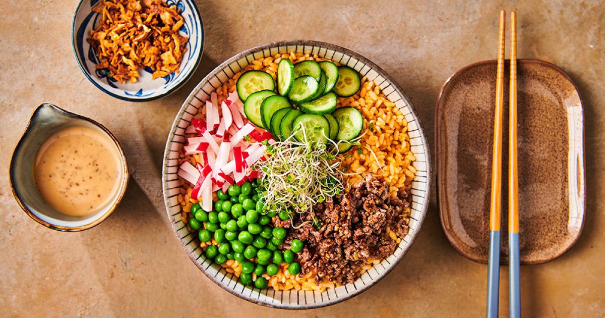 Sriracha poke bowl met honing-gembergehakt - Lassie rijst