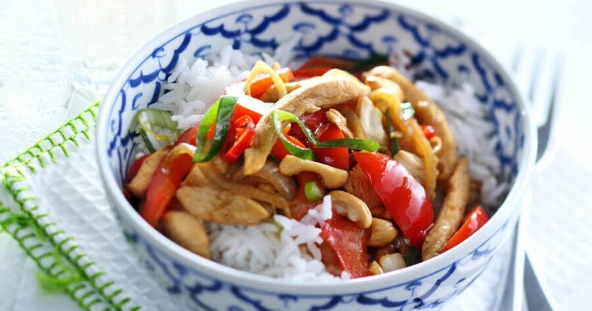 Thaise kip met paprika en cashewnoten | Recept - Lassie rijst
