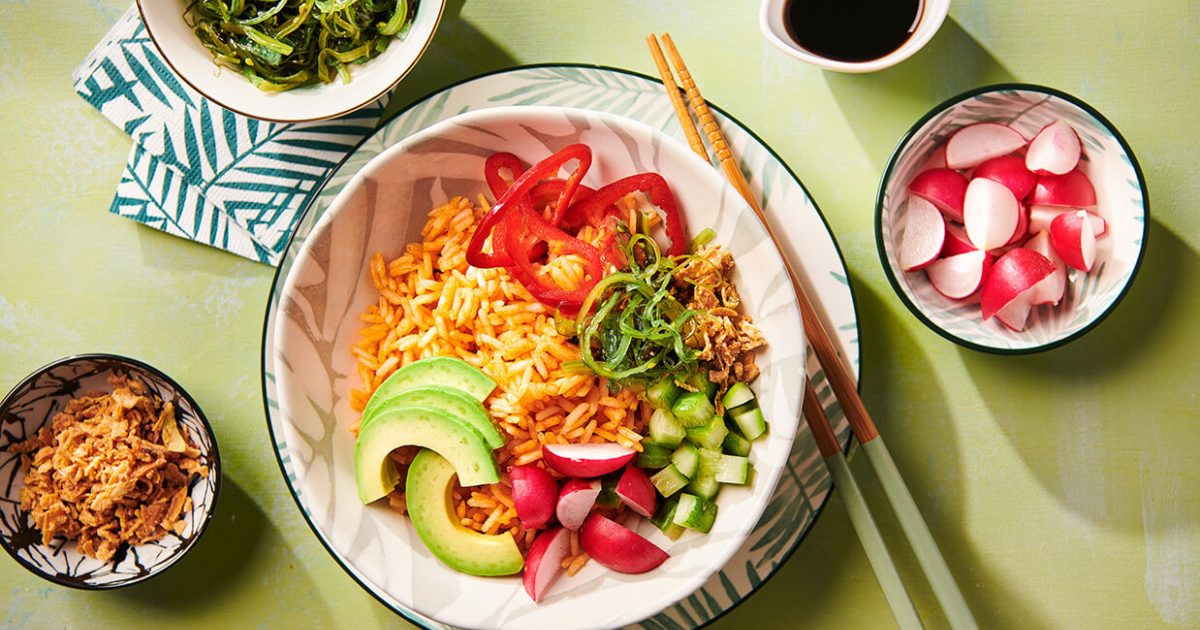 Poké bowl buffet met wortelrijst en groenten - Lassie rijst